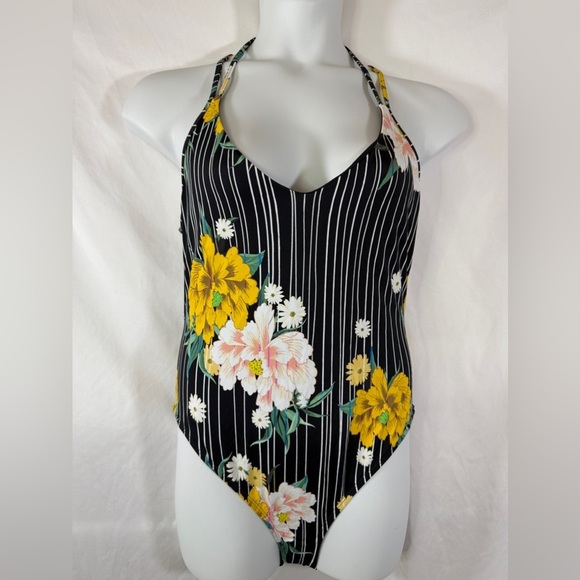 Urban Outfitters | Swim | Urban Outfitters Black White Floral Print ...